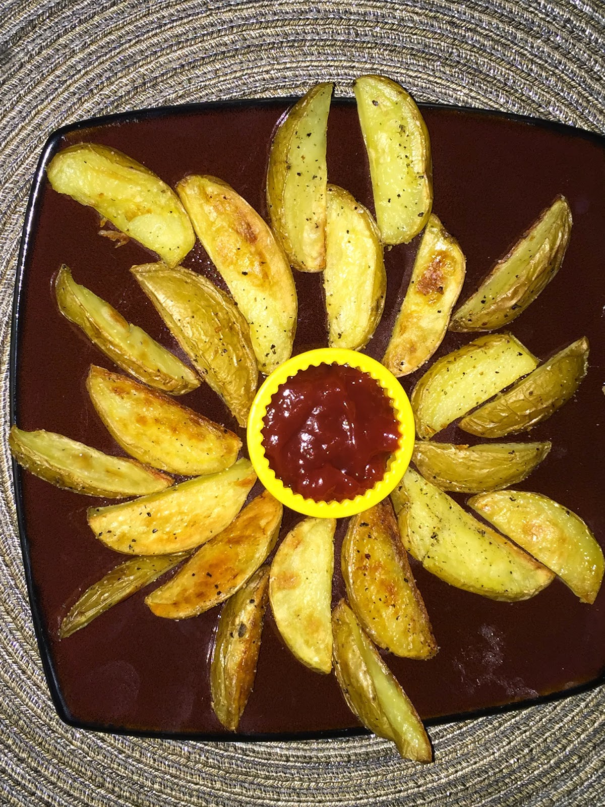 Queen of my kitchen: Baked Potato Wedges/ "Fries"